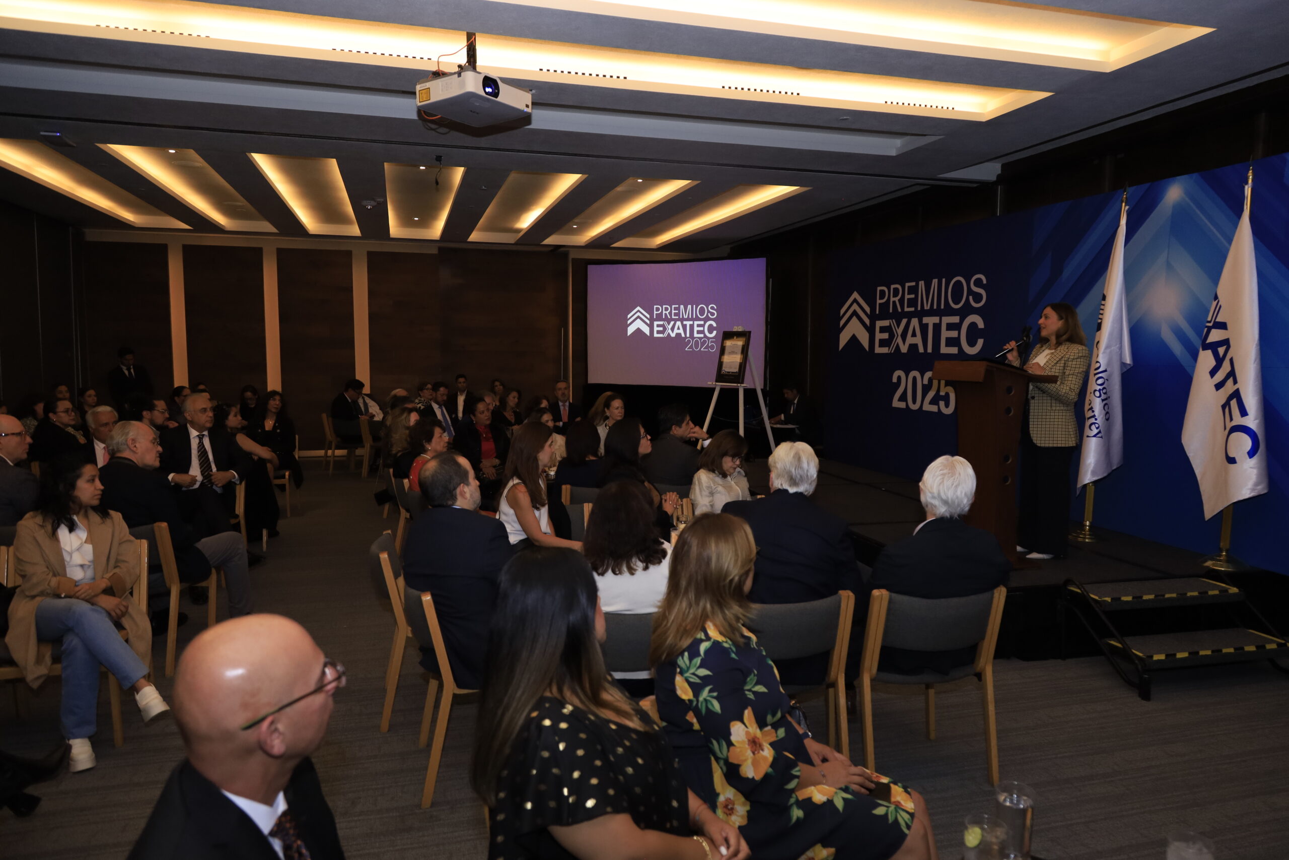 Fernando Estrada es reconocido con el Premio al Mérito EXATEC - Agencia ...